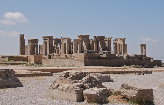 Minoa: The bull leapers of Crete | Kinnu